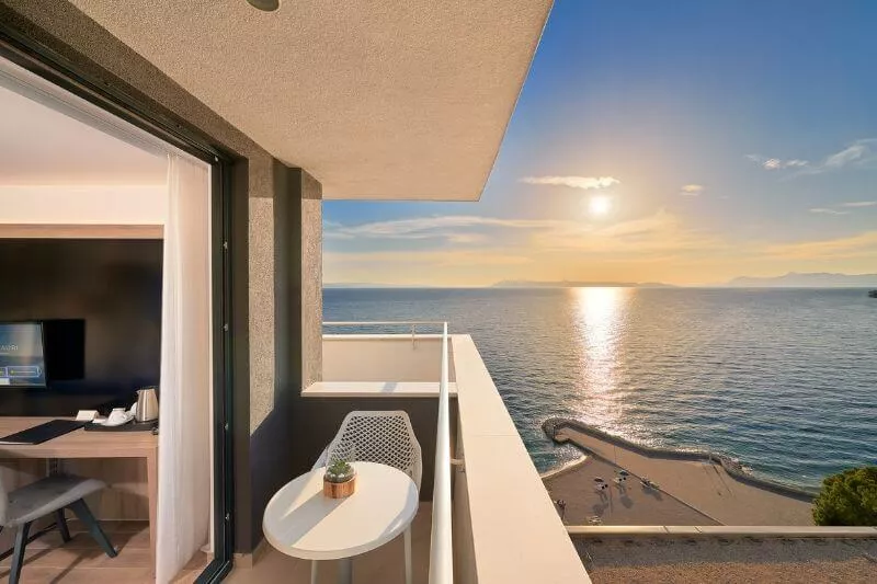 Superior double room with a balcony and sea view - Medora