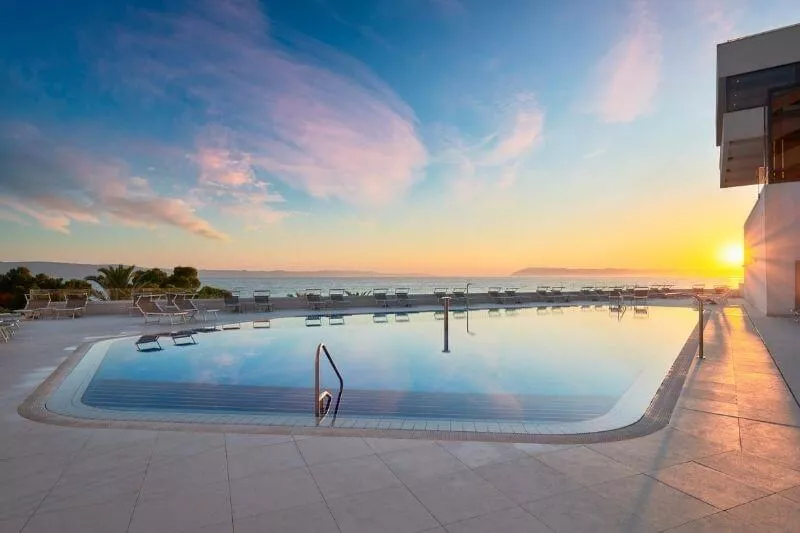 Auri gives a special pool experience to its guests. - Medora