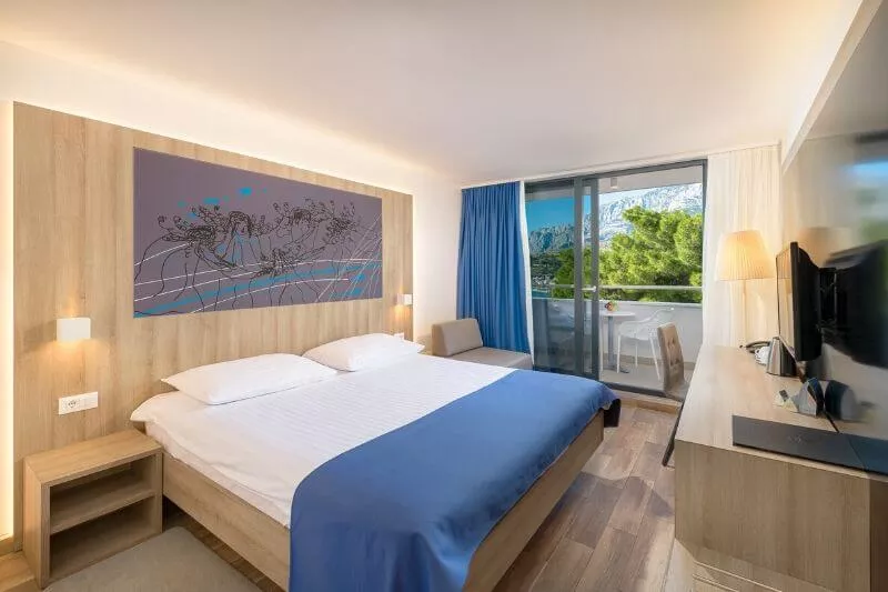 Comfortable double room with balcony and partial sea view - Medora